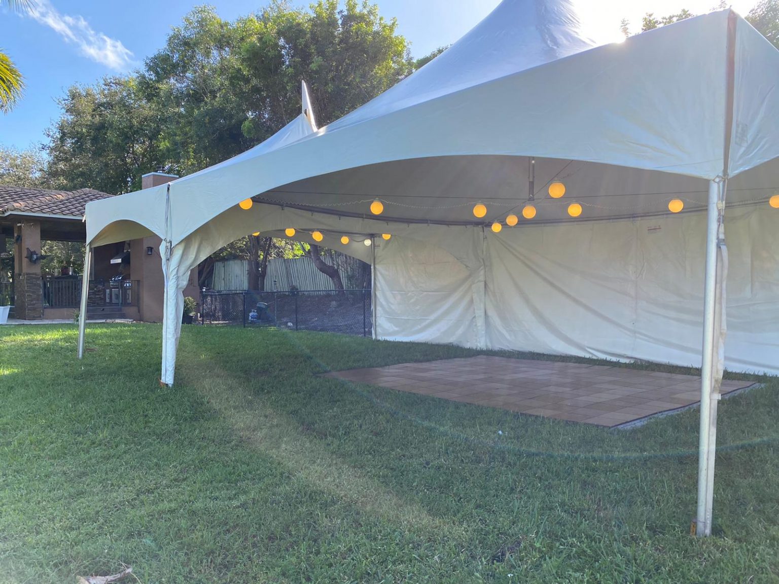 Light Stringers – Superior Party Rentals